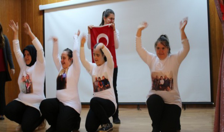 ÖZEL EĞİTİM ÖĞRENCİLERİNİN MEZUNİYET SEVİNCİ - Bolu Takip Gazetesi ÖZEL EĞİTİM ÖĞRENCİLERİNİN MEZUNİYET SEVİNCİ - Bolu Takip Gazetesi